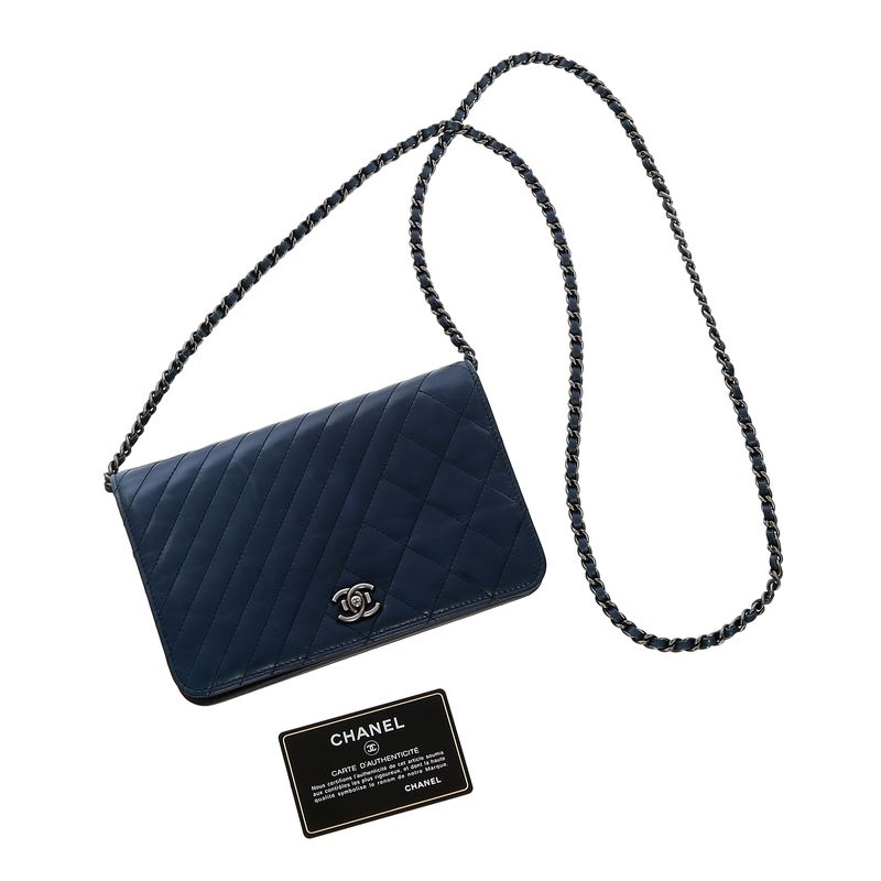 Bolsa Chanel WOC Couro Marinho | Brechó de luxo - Prettynew
