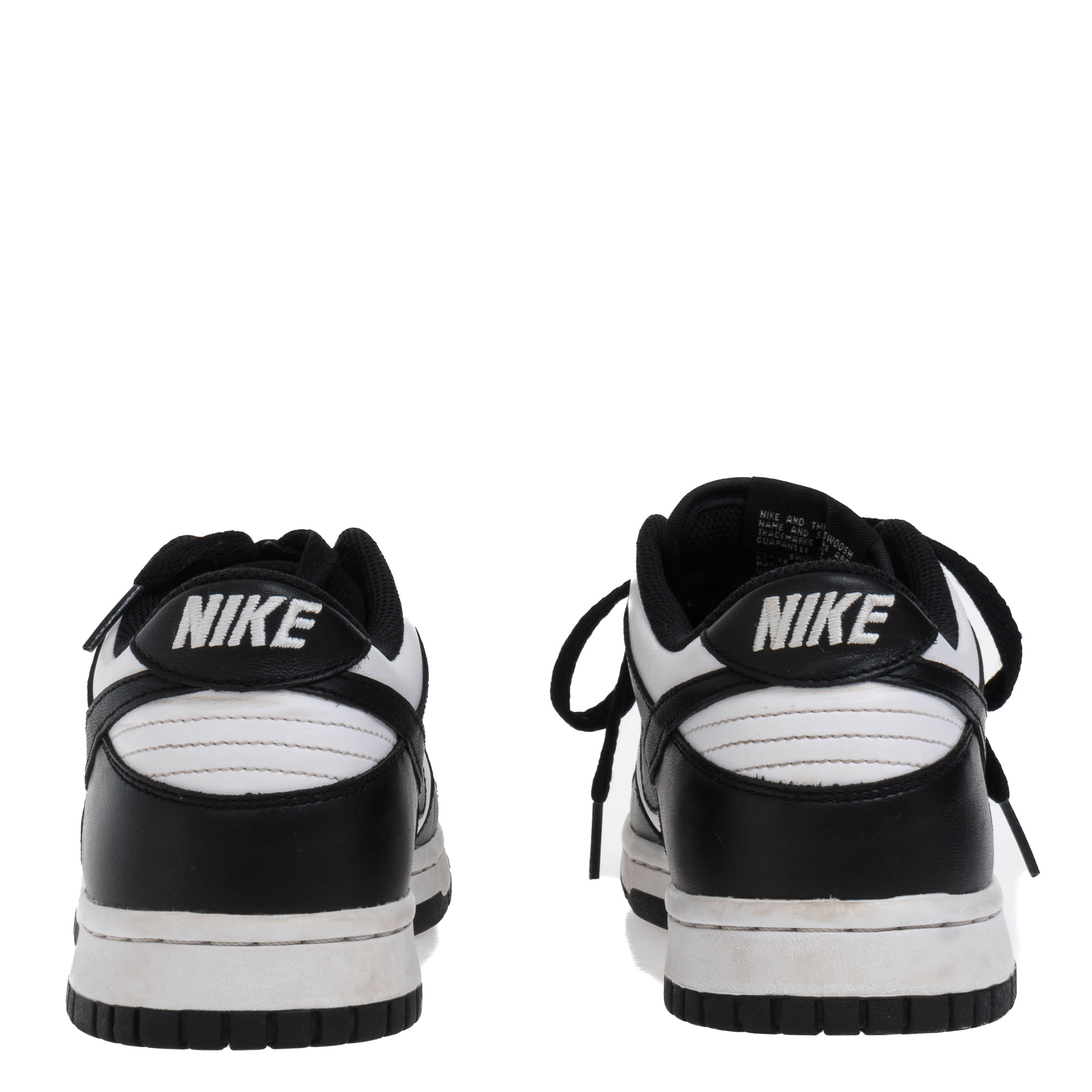 Tênis Nike Dunk Low Preto e Branco | Brechó de luxo - Prettynew